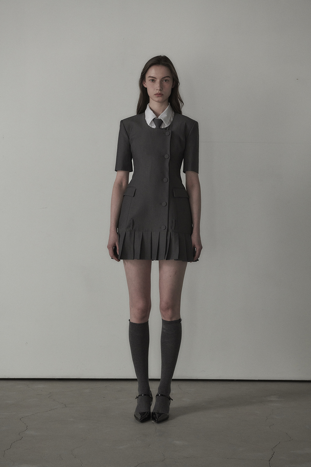 마우솔레움 [더현대 서울 선오픈] Jenn round neck pleated half sleeve suit jacket ...
