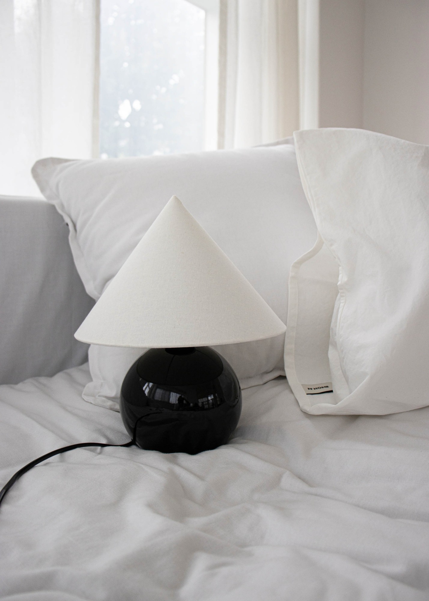 에프에프 컬렉티브 Orb Stand Lamp Black - 위시버킷