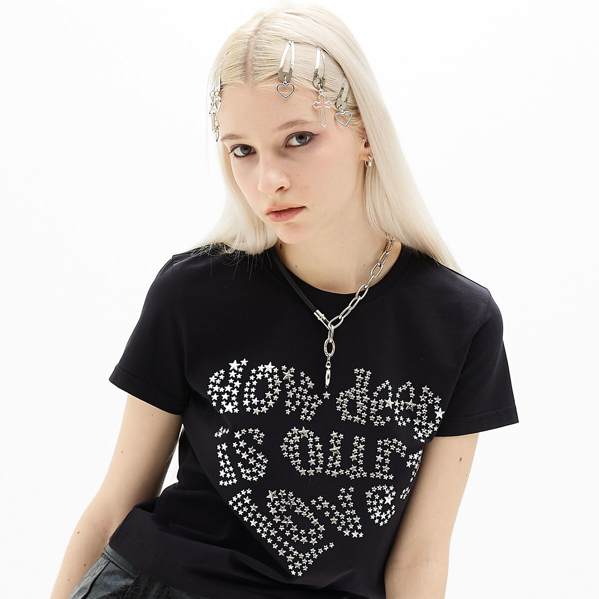 러브이즈트루 DN HOTFIX STAR TEE (BLACK) - 위시버킷