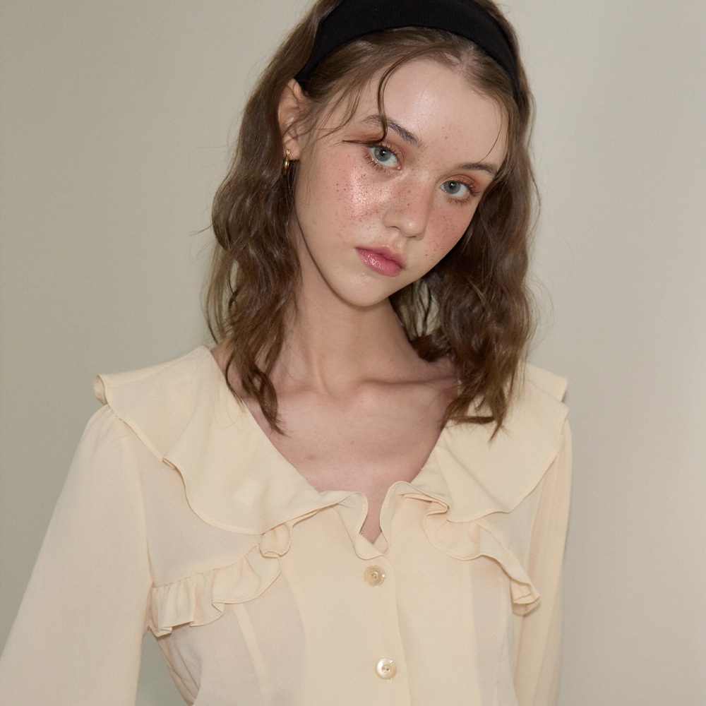 살롱 드 욘 Corsage Point Ruffle Collar Blouse_ Ivory - 위시버킷