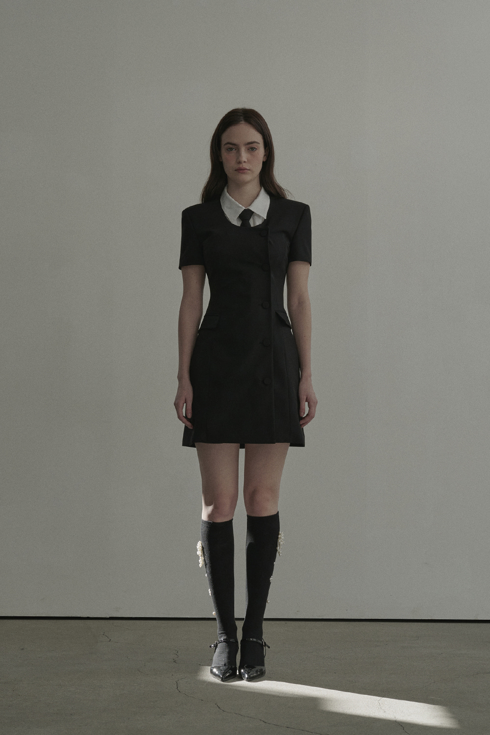 마우솔레움 [3월 14일 예약발송] Jenn round neck half-sleeve suit jacket dress ...