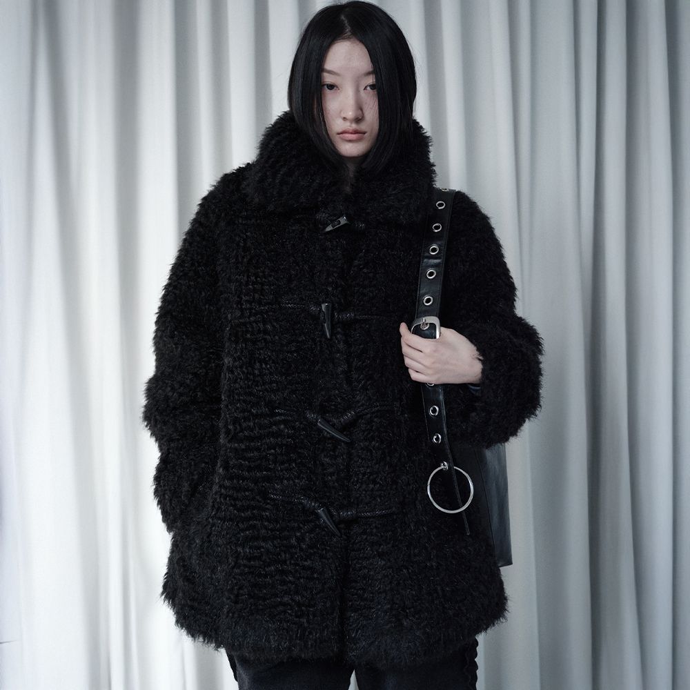 생긴스튜디오 NIMBUS TOGGLE FUR COAT - BLACK - 위시버킷