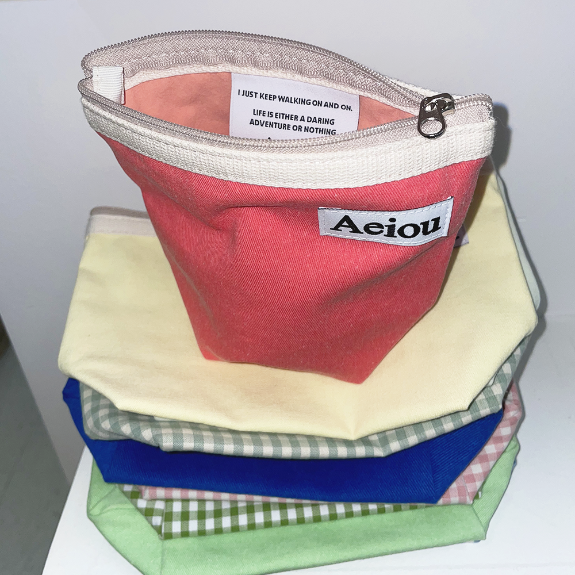 아에이오우 Aeiou Basic Pouch (M size)Tropical Raspberry - 위시버킷