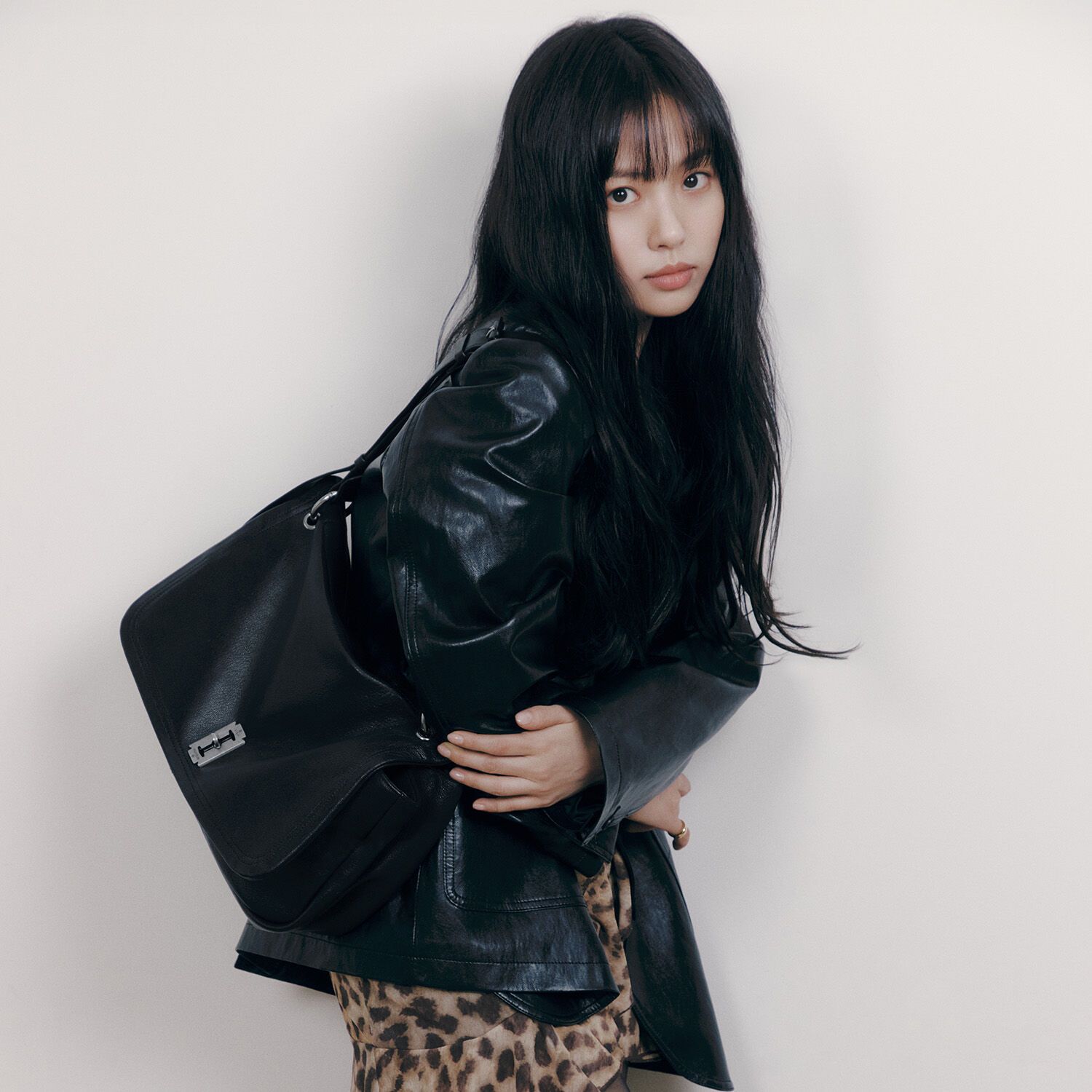 분크 [고민시 PICK] Perfec Talk About It Flap Shoulder L (퍼펙 톡 어바웃 잇 플랩 숄더 라지)_2colors - 위시버킷