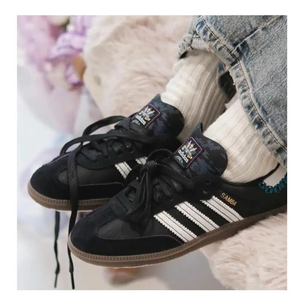 아디다스 아디다스 삼바 x Feifei ruan 일러스트 콜라보 블랙 화이트 ID1141 - 위시버킷