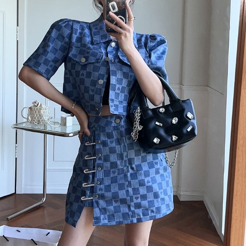 위드포에버 데님세트투피스세트여름신상 블루 체크 하트 패턴 실버 싱글버튼 카라 퍼프 반팔 크롭 자켓 여름자켓 데님자켓 클립 크로스 H라인 하이웨스트 미니스커트 데님
