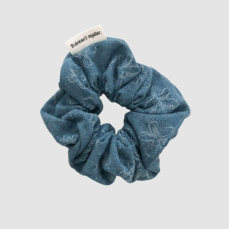 잇더즌매터 Flower denim scrunchie (Light blue) - 위시버킷