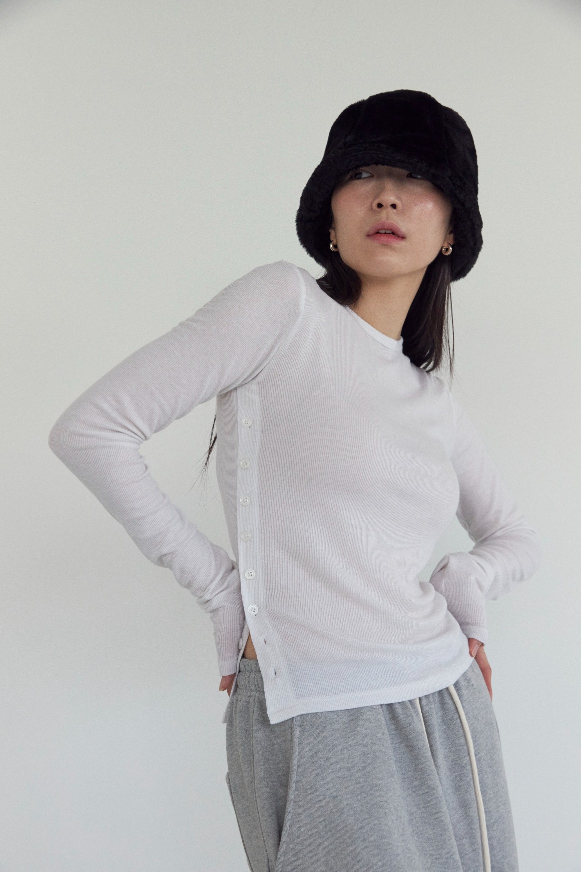 키스오브라이프 Side Slit Button Wool Top Ivory - 위시버킷