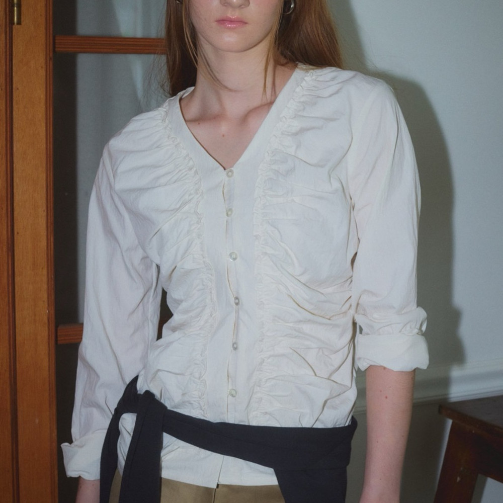 브아 VOIR 볼드 bold 누트셔링블라우스/2color/24fw - 위시버킷