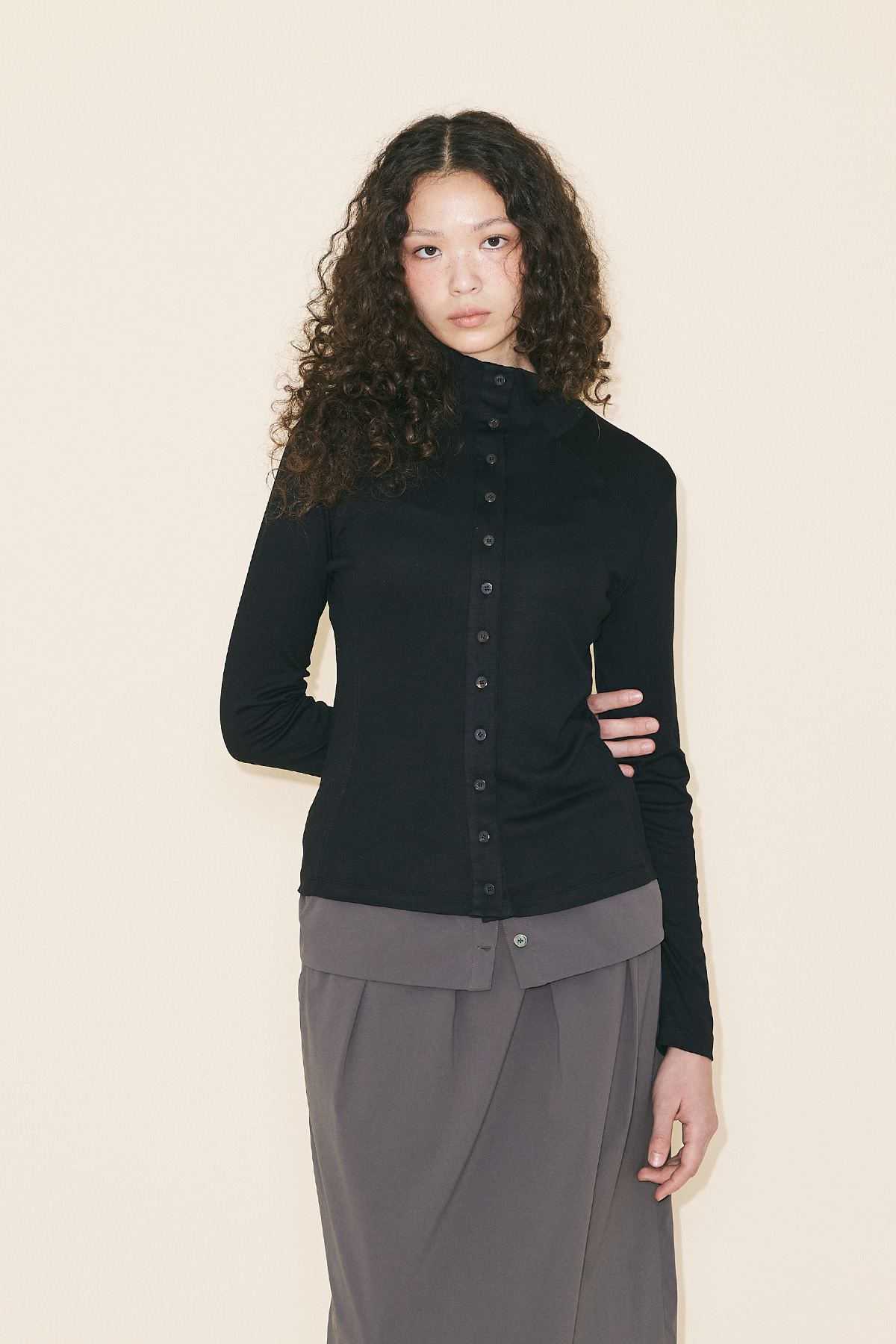 유우프 BUTTON REVERSIBLE T-SHIRT - BLACK - 위시버킷