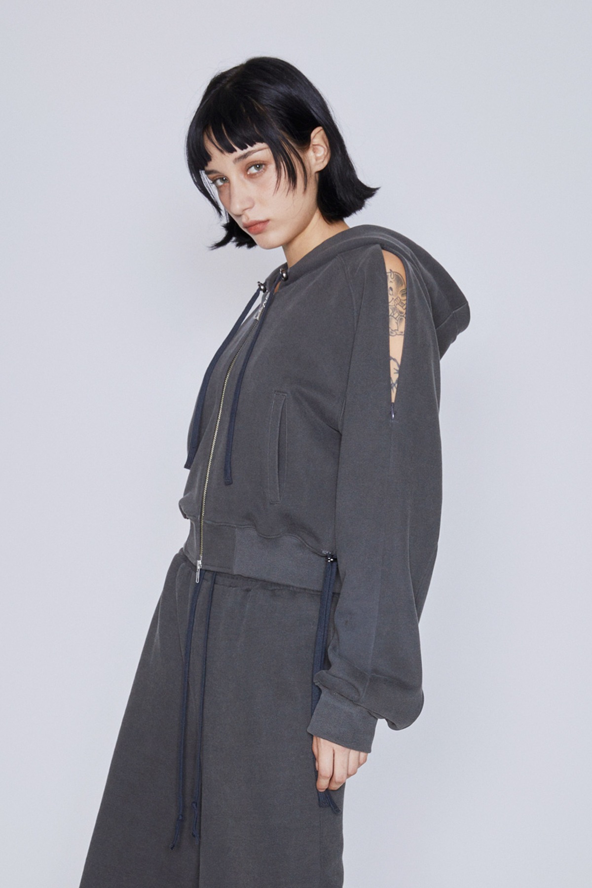 애프터아워즈 SHOULDER OPEN HOODIE ZIP-UP (CHARCOAL) - 위시버킷
