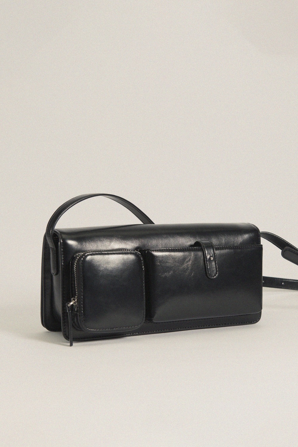 엘바테게브 [예약배송-12/20 이후 순차발송] [임현주 착용] Broad Pocket Bag Black Currant - 위시버킷