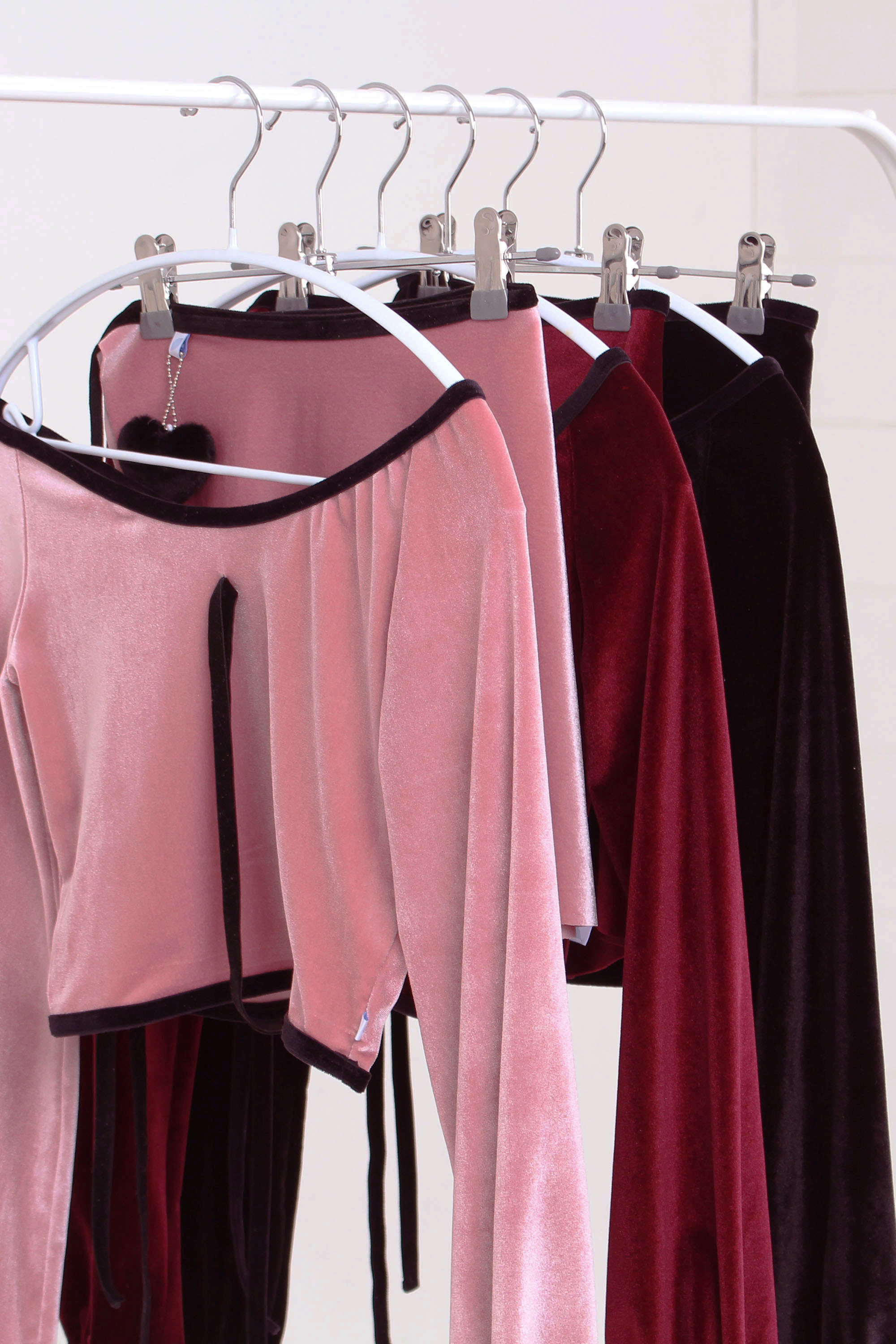 다프네 로럴 Mary Off Shoulder Ribbon Top (3 colours) l 메리 오프숄더 리본 탑 - 위시버킷