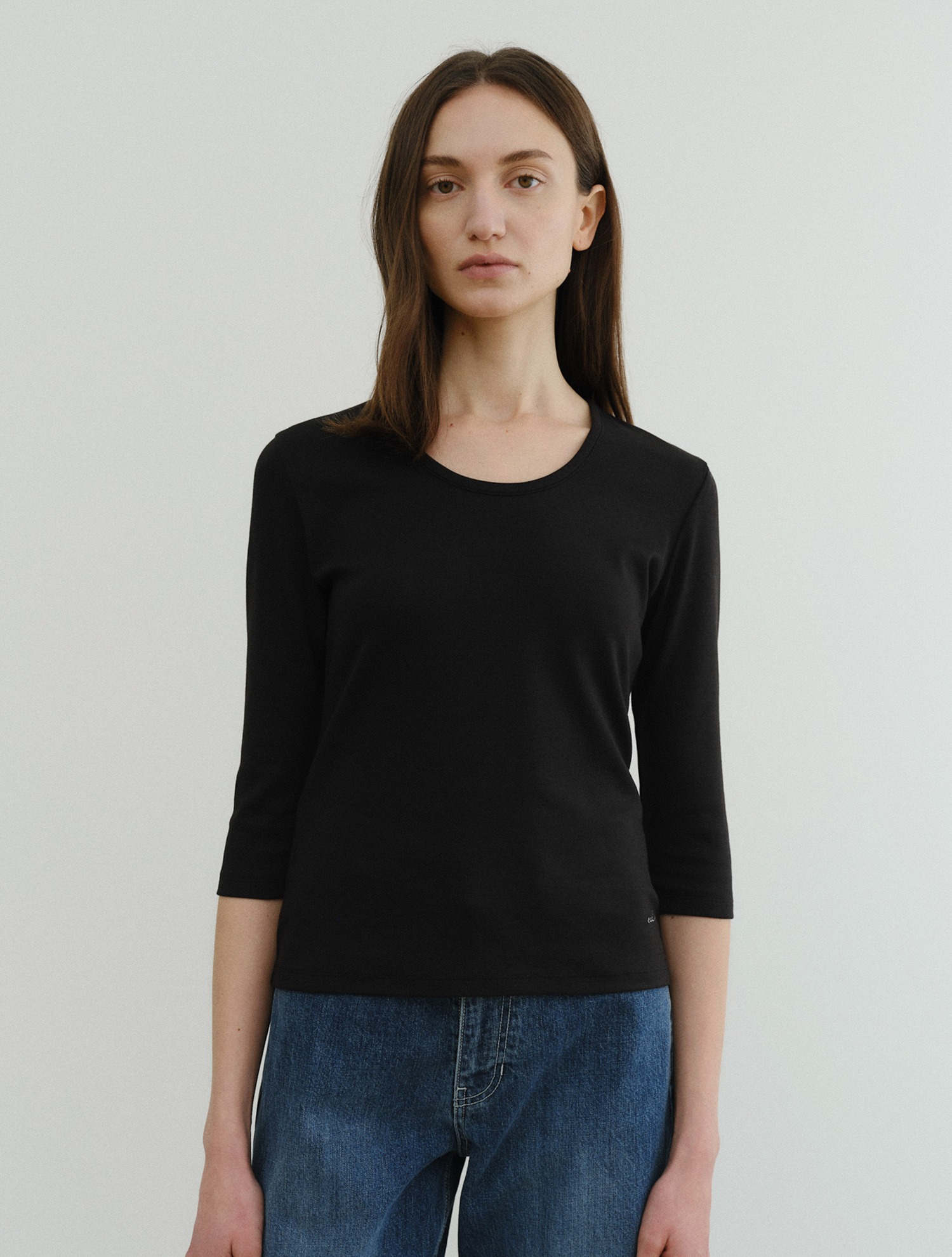 이아 U Neck T-Shirt (Black) - 위시버킷