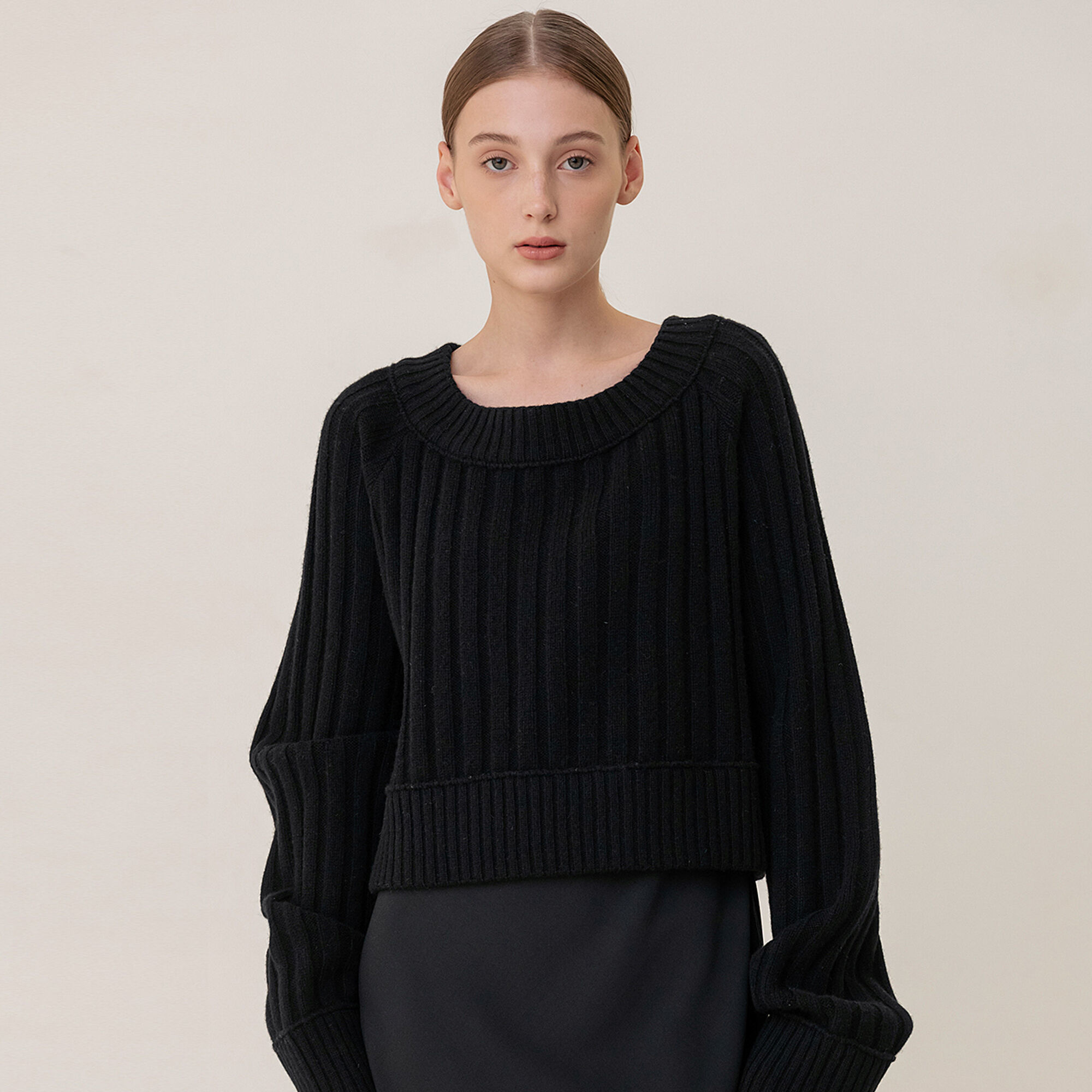 킨더살몬 Merino Wool Cropped Bold Sweater Black - 위시버킷