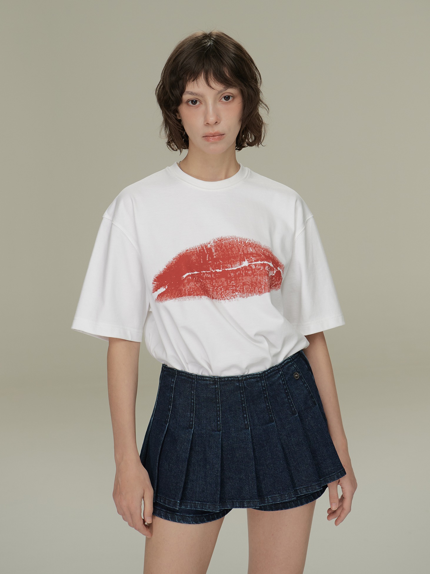 르수기아뜰리에 [2nd Restock]Kiss Graphic T-Shirt (White) / White - 위시버킷
