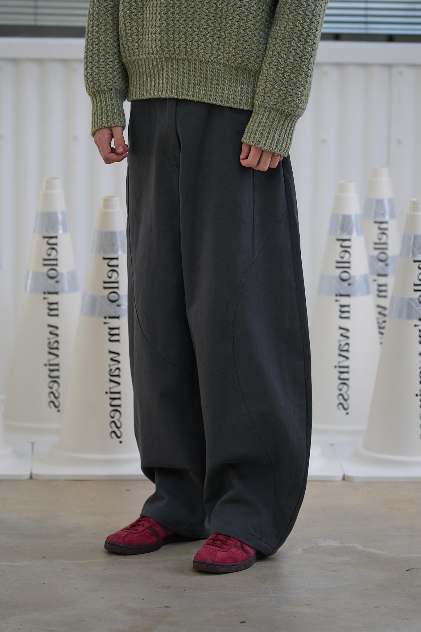 웨이비니스 Oblique Curved Chino Pants - Graphite - 위시버킷