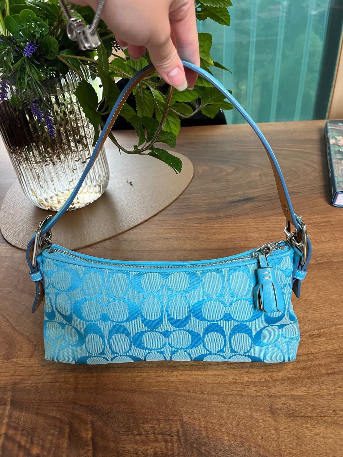코치 Coach - sky blue shoulder bag | 후루츠패밀리 - 위시버킷