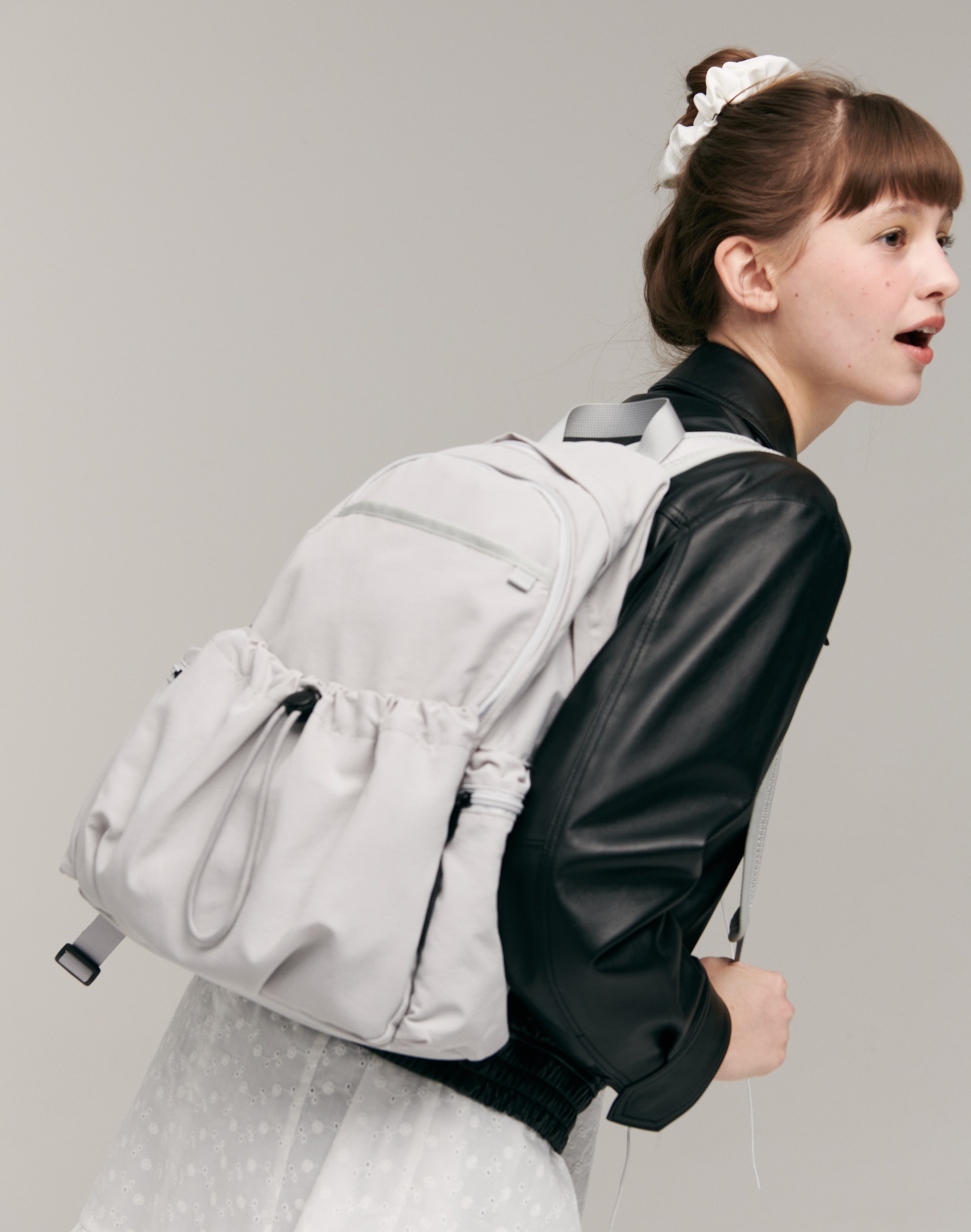 질바이질스튜어트 [24SS] [2차완판][조던]그레이 스트링 백팩 - 위시버킷