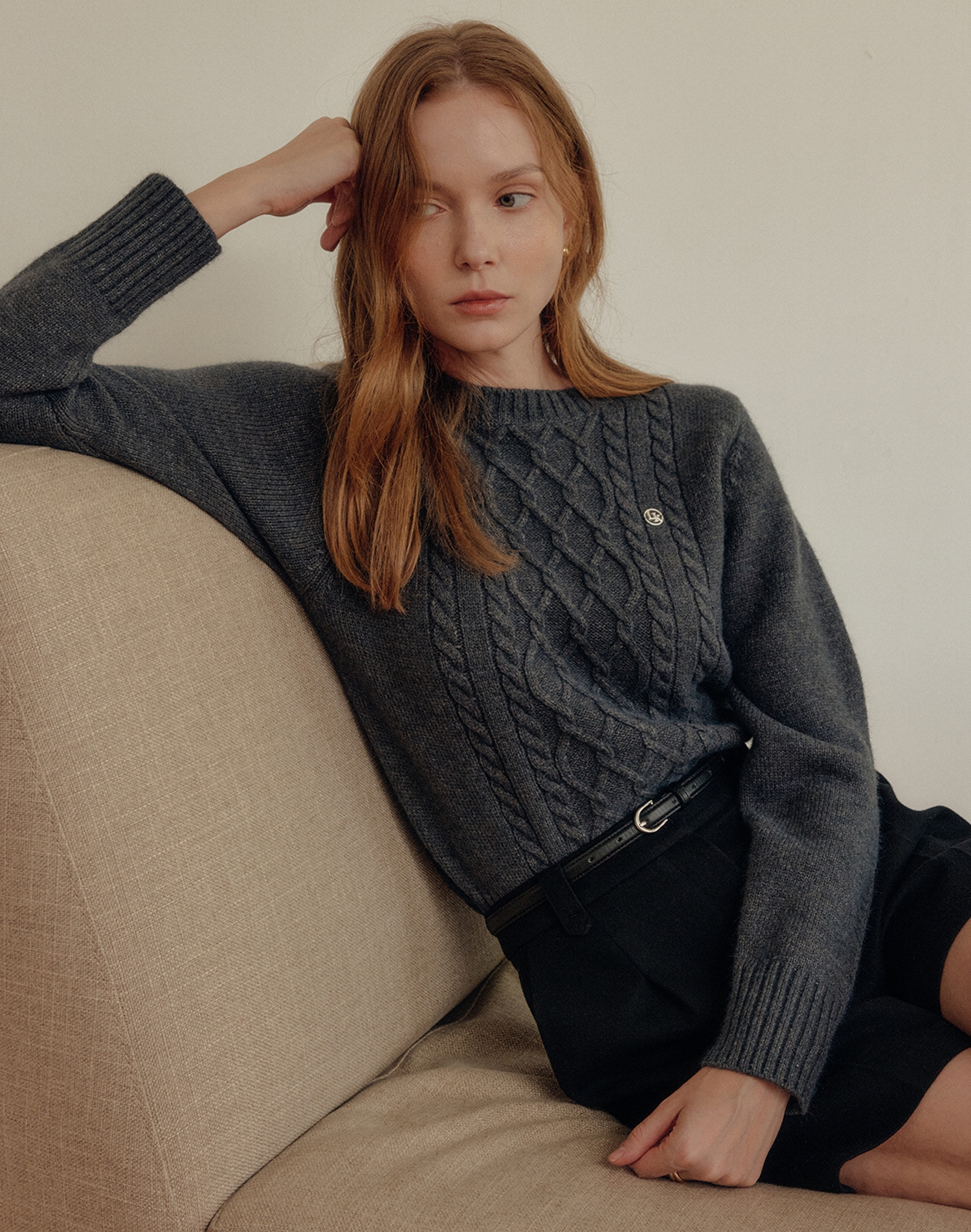 룩캐스트 차콜 안나 케이블 니트 탑 / CHARCOAL ANNA CABLE KNIT TOP - 위시버킷