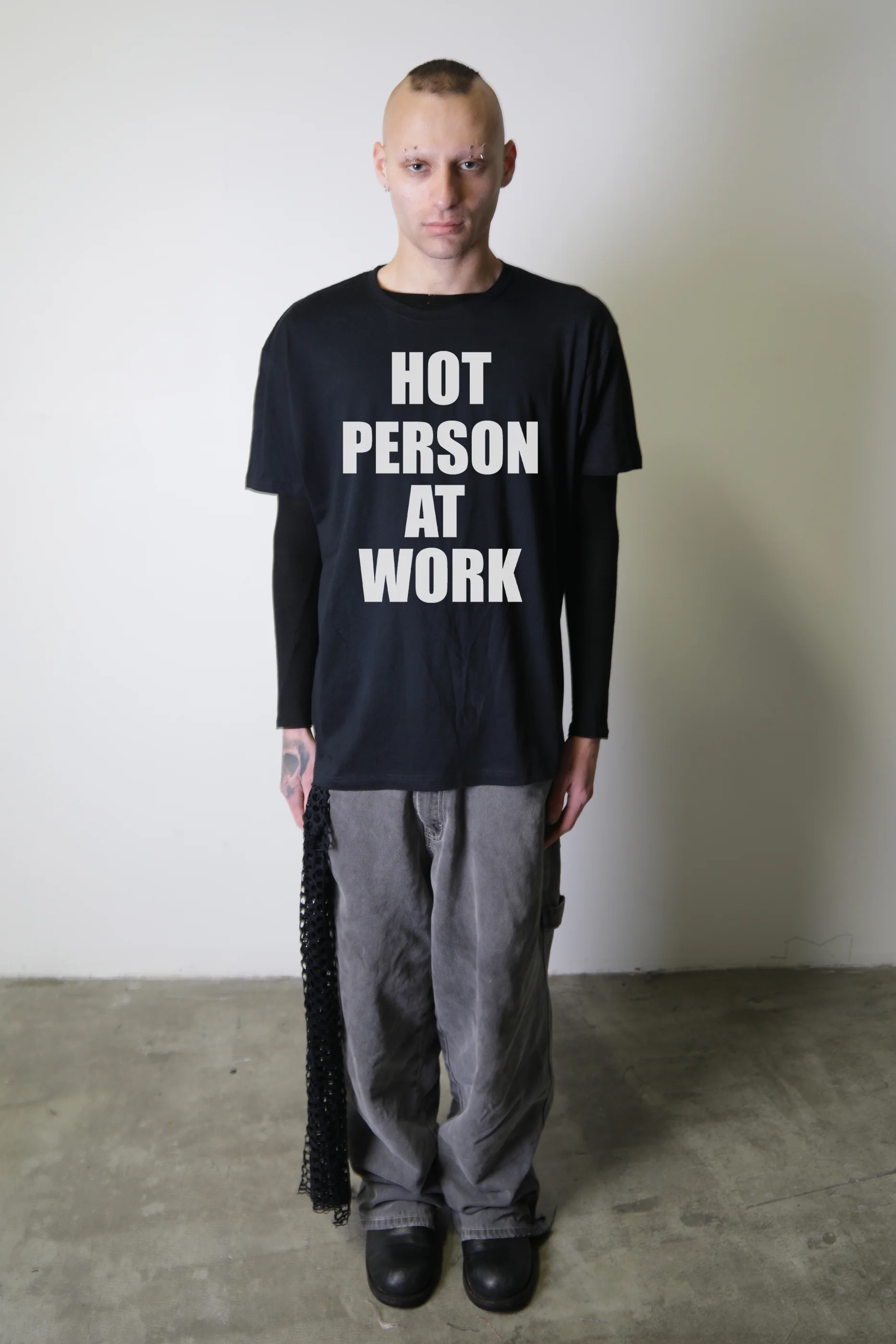 OGBFF HOT PERSON AT WORK ADULT TEE IN BLACK - XS - 위시버킷