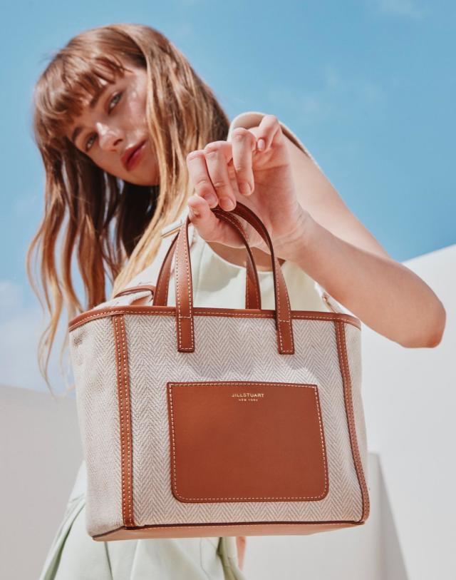 질스튜어트액세서리 [LF몰단독][ESSENTIAL CANVAS] 베이지 포켓 미니 캔버스백 - 위시버킷