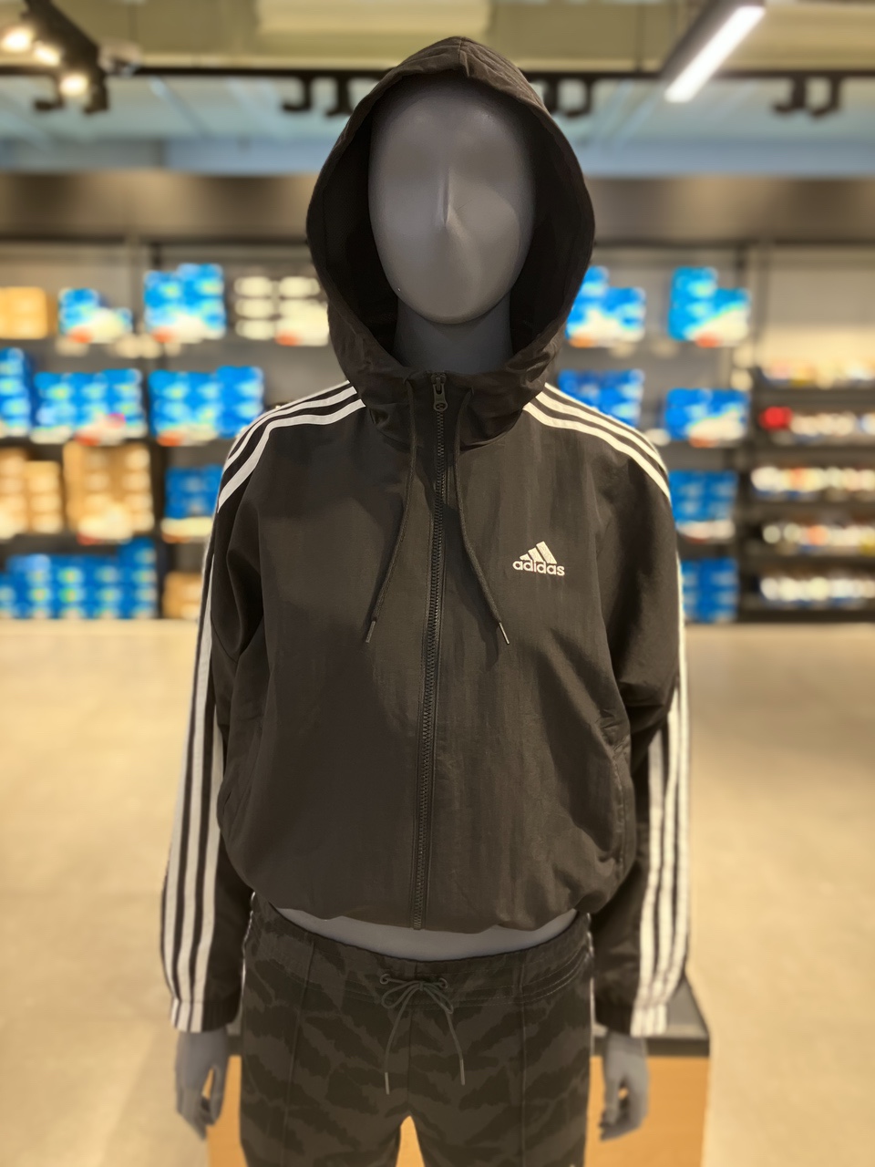 아디다스 아디다스 퍼포먼스 여성 에센셜 3S 우븐 윈드브레이커 자켓 (W 3S WV WB) HT3399 - 위시버킷