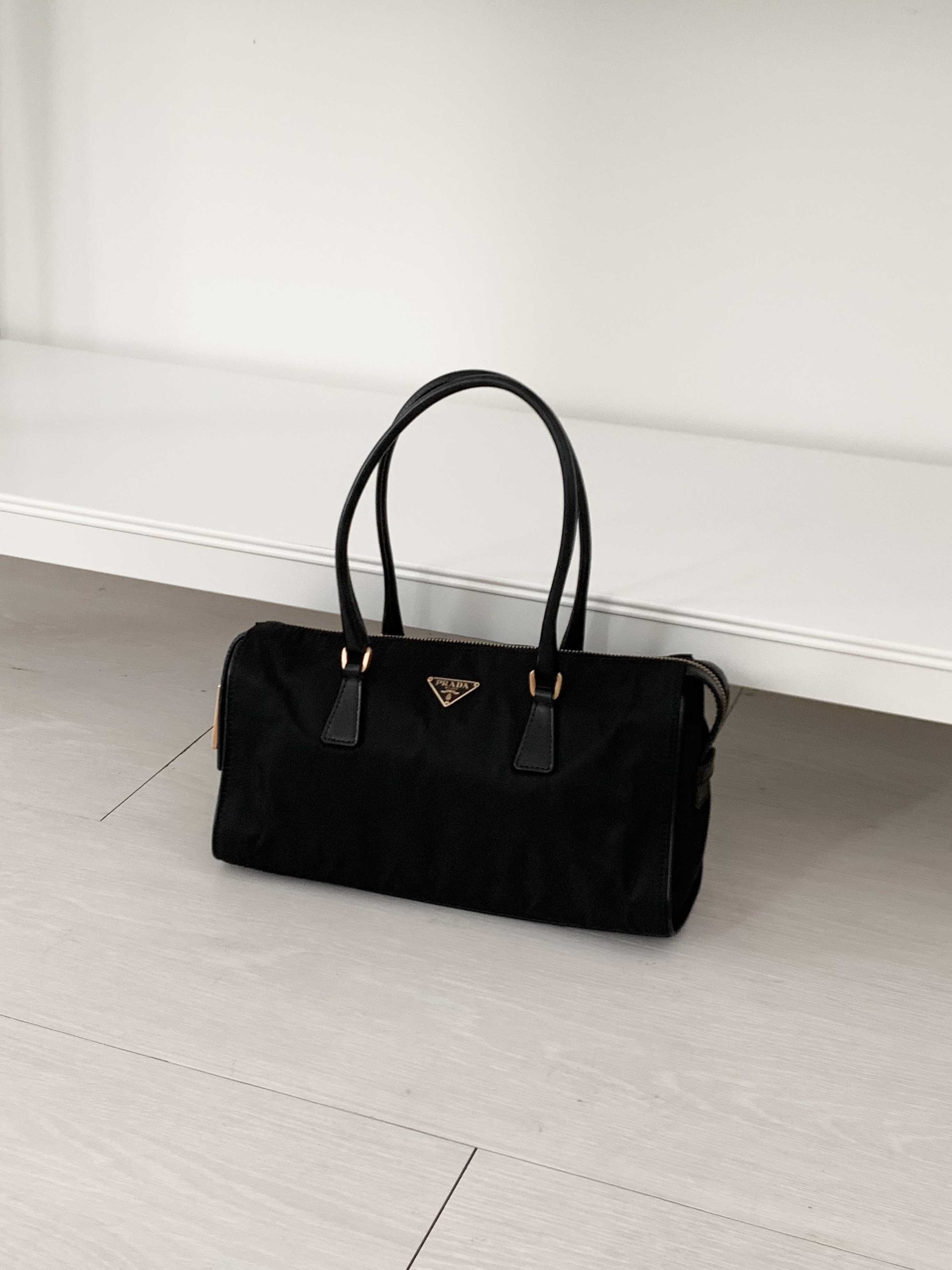 프라다 Prada lock shoulder bag - 위시버킷