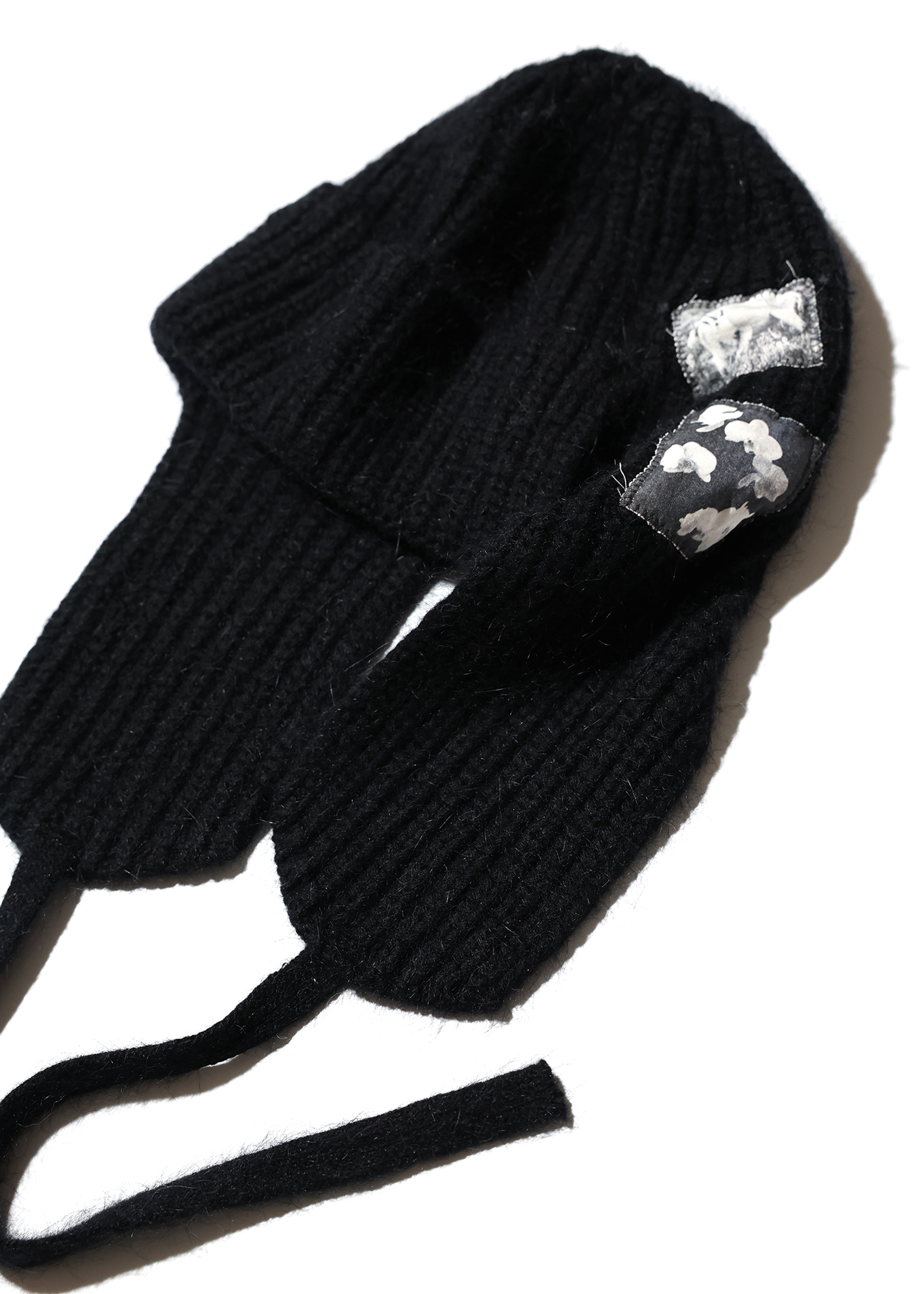 생긴대로 EARFLAP KNIT PATCH HAT - BLACK - 위시버킷