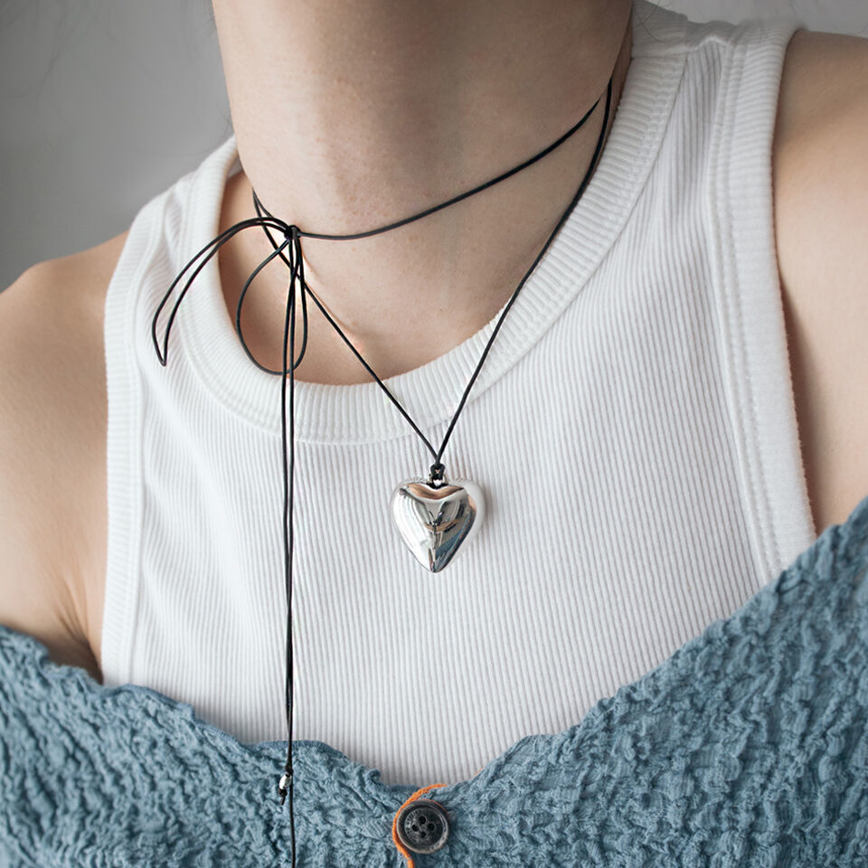 메리모티브 Big chubby heart with black string necklace - 위시버킷