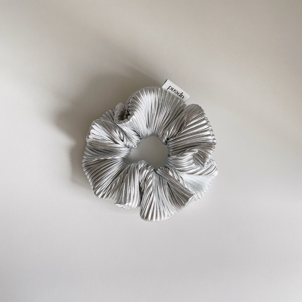 어펜드 플리티드 스크런치 pleated scrunchie (silver) - 위시버킷