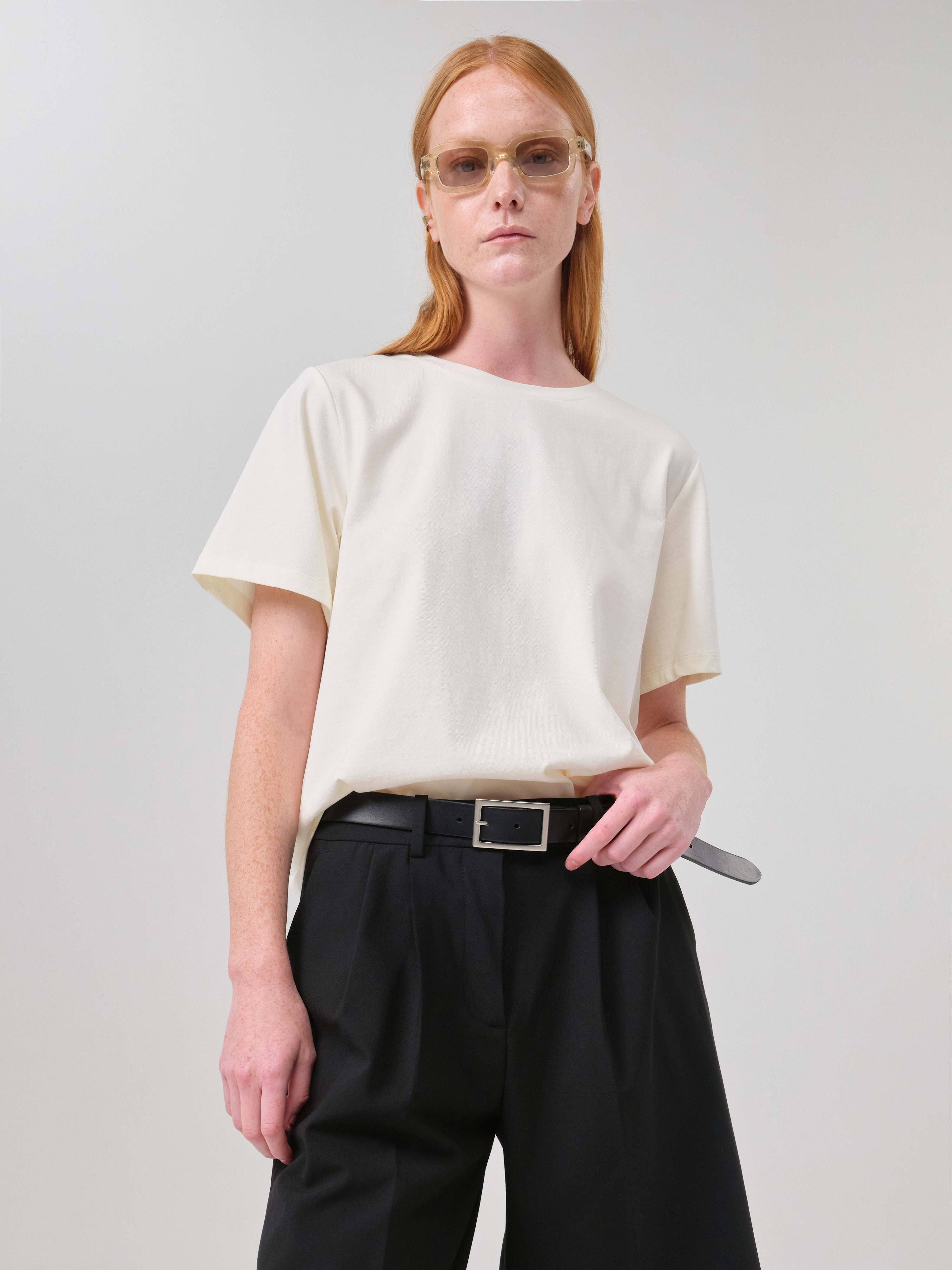 매그제이 SOFT COTTON BACK SLIT T-SHIRT - CREAMJ241NTT811 - 위시버킷